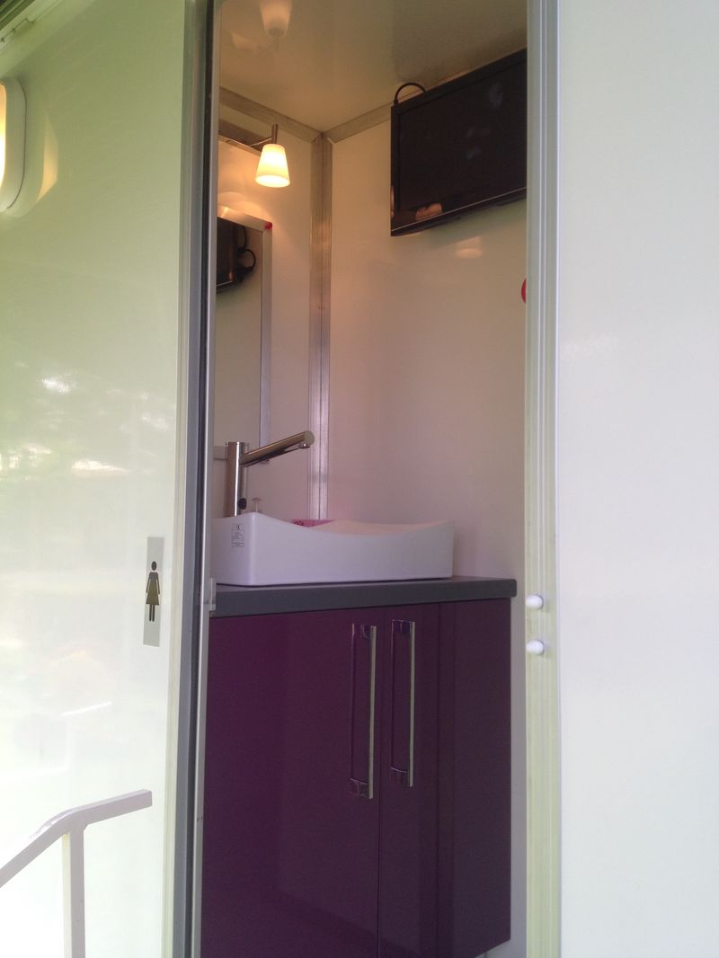 caravane-toilettes-autonomes – Bio Sanitaire Location
